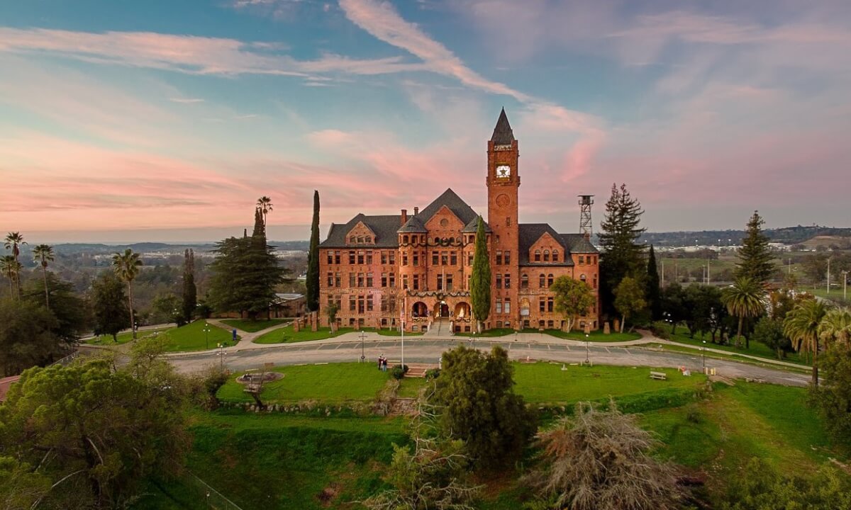 Preston Castle - AdventuresIn3D - VR Video | DeoVR