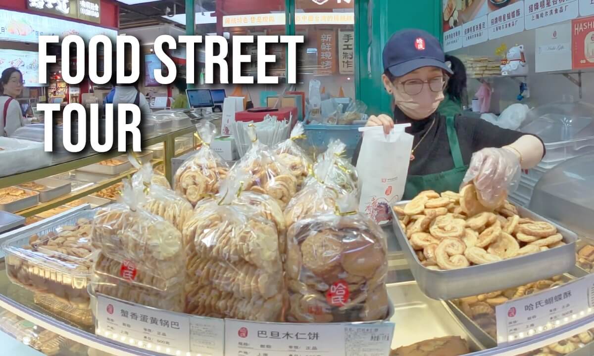 So many delicious foods at the food street! Yummy! | DeoVR