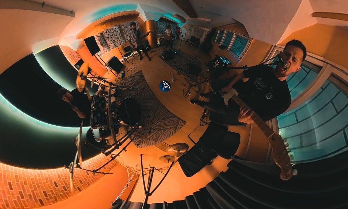 Salt Mirror "Taken" VR 360 Studio Live | DeoVR