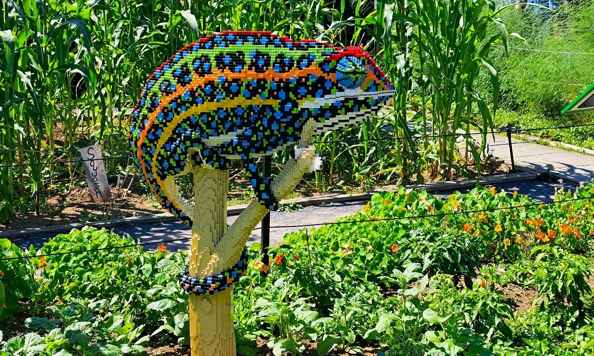 Lego Animal Sculptures of Nature Connects Exhibition Part 2 3D 180 VR