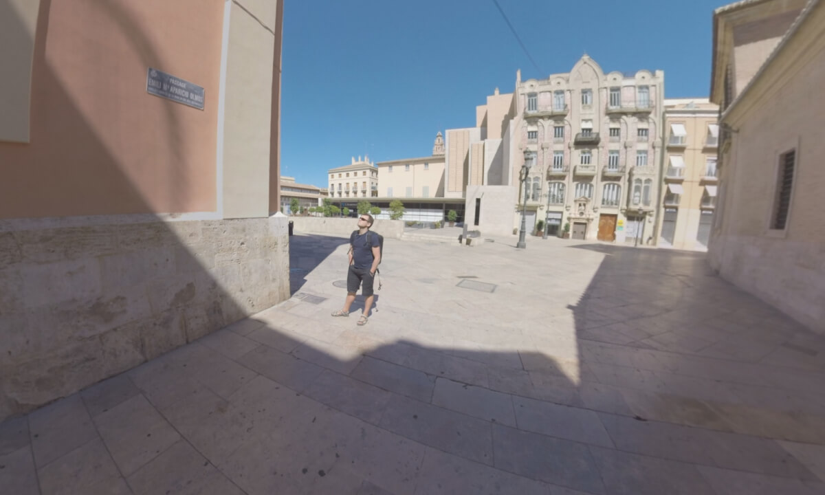 360 VR View of Plaza de la Virgen with walking people, Valencia