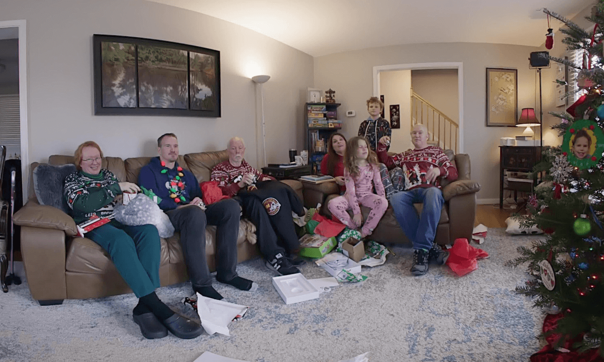 Merry Christmas - Wrapping Paper "Snowball" Fight