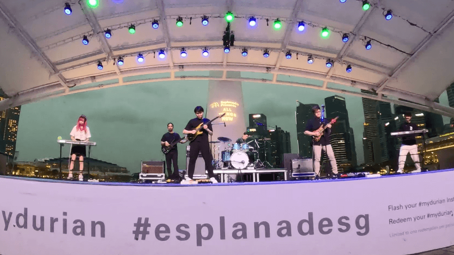 [180VR] Life in Singapore - Public Performance at DBS Foundation ...