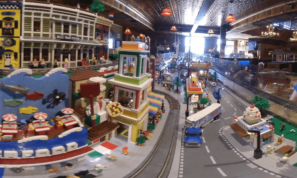Lego City - Buffalo Phils - Wisconsin Dells WI | DeoVR