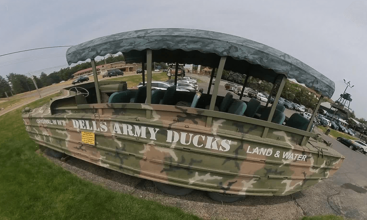 Military Ducks - Wisconsin Dells | DeoVR