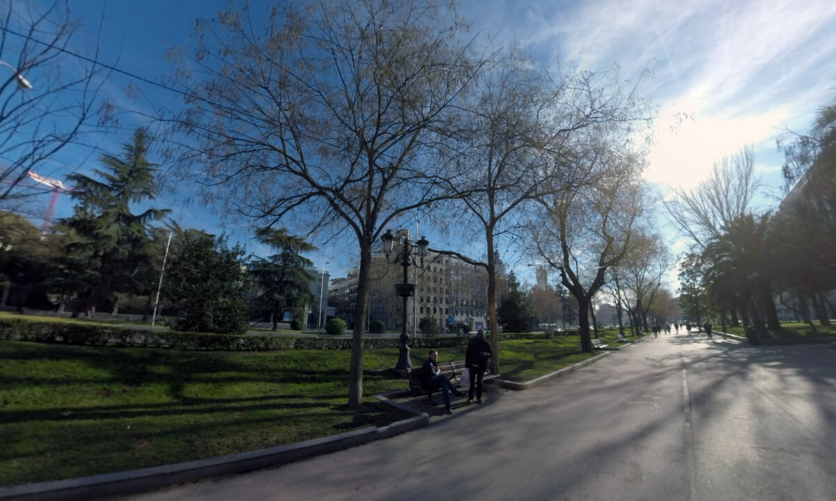 360 VR Paseo de Recoletos in central Madrid, Spain | DeoVR