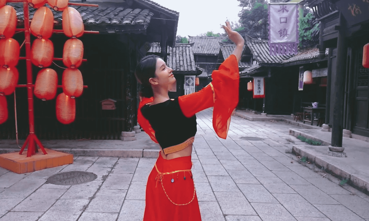 Xinjiang dance, full of enthusiasm! | DeoVR