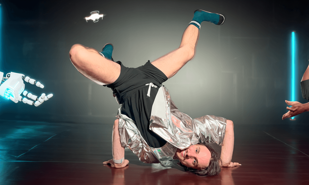 Futuristic Dance Moves - Cypher - VR Video | DeoVR