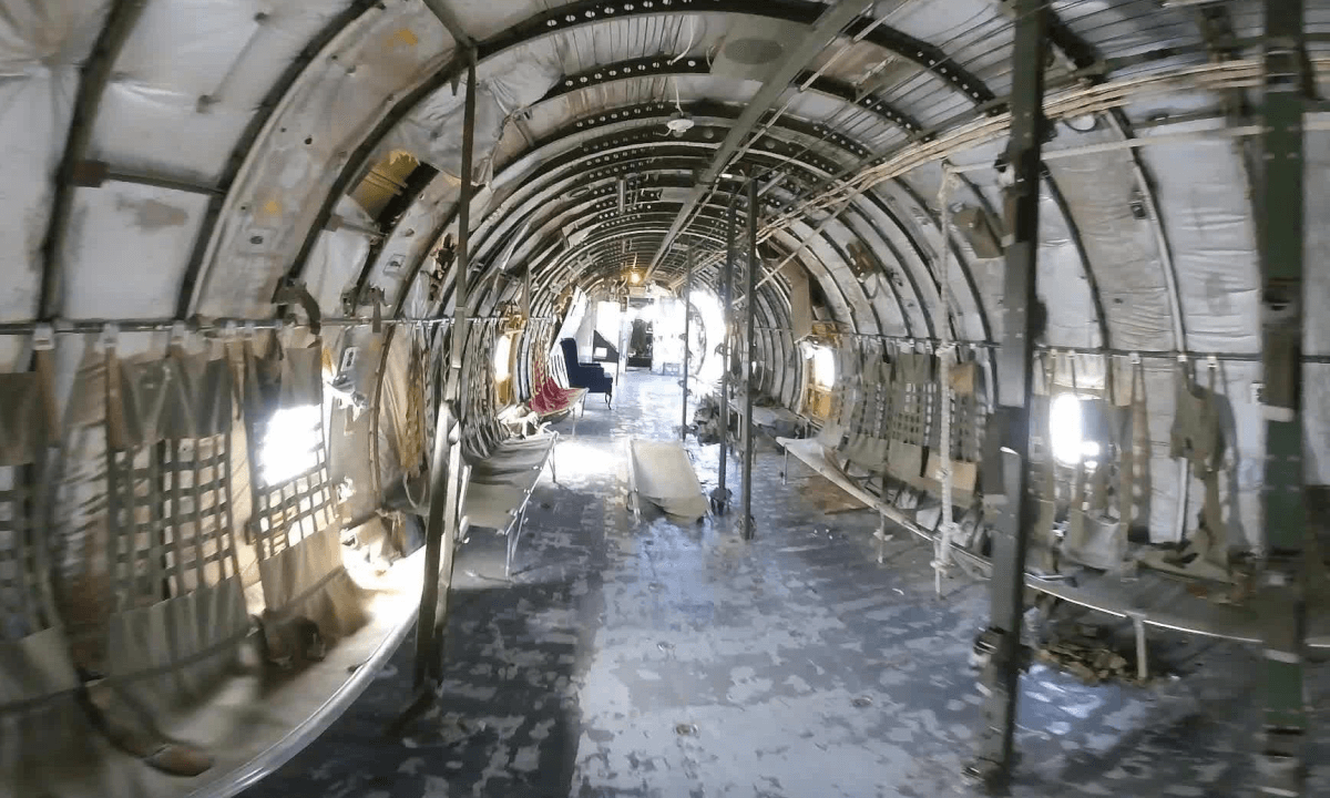 Don Q INN Air Plane Tour Wisconsin VR 3D 180 | DeoVR