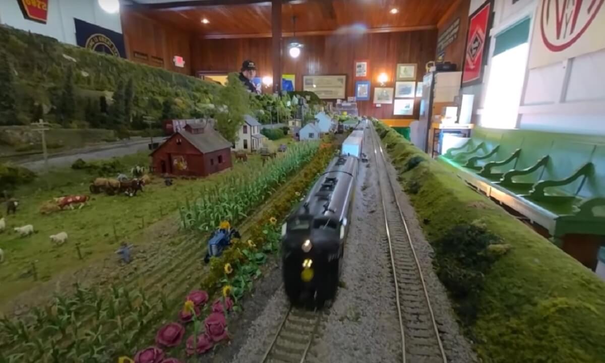 HO and N Scale Train Displays at Hagerstown Model Railroad Museum 3D 180 VR
