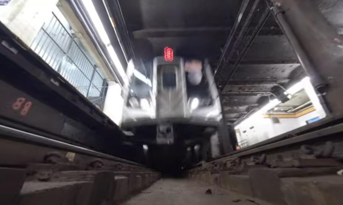 Train Cam 360 POV: You are on the tracks at Fort Hamilton, when the G ...