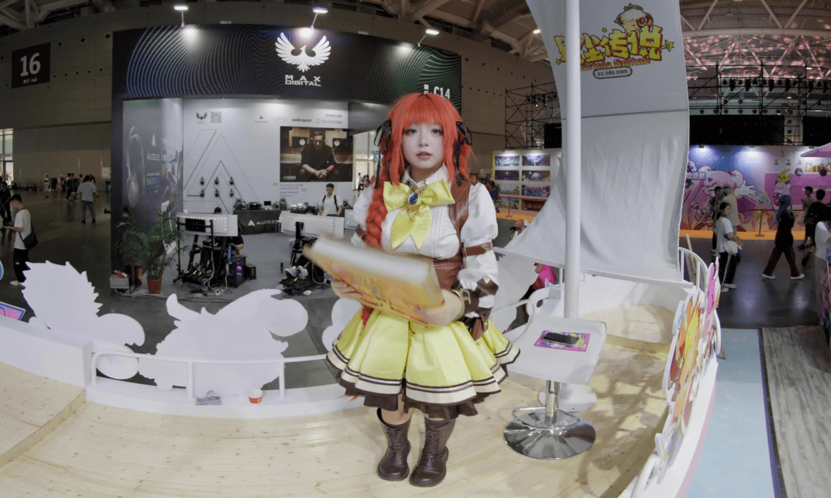 Kawaii coser of the online game named 星尘传说 | DeoVR