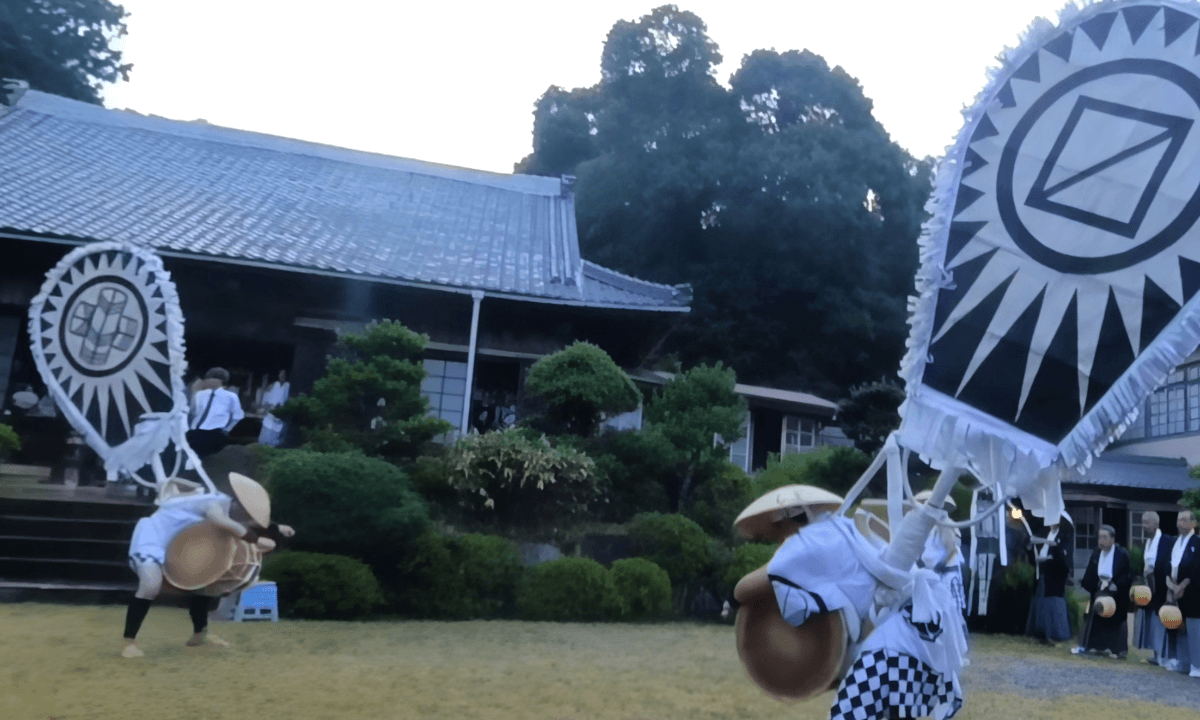 Japanese legendary hoka dance in Shinshiro, Japan | DeoVR
