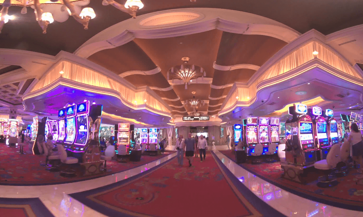 Virtual Vegas Casino Walk! 6k VR180 at Wynn Resort | DeoVR