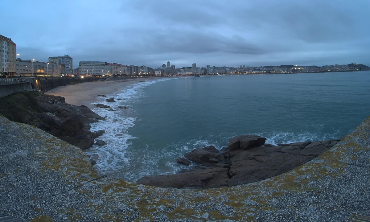 Playa del Orzán y playa de Riazor. A Coruña (VR180 3D)