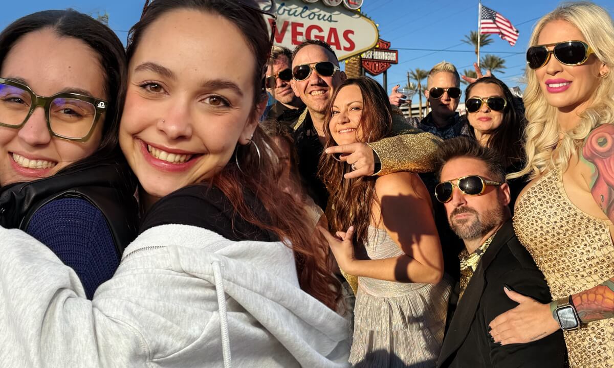 Las Vegas Sign Tourist Interviews 02-20-25 | DeoVR