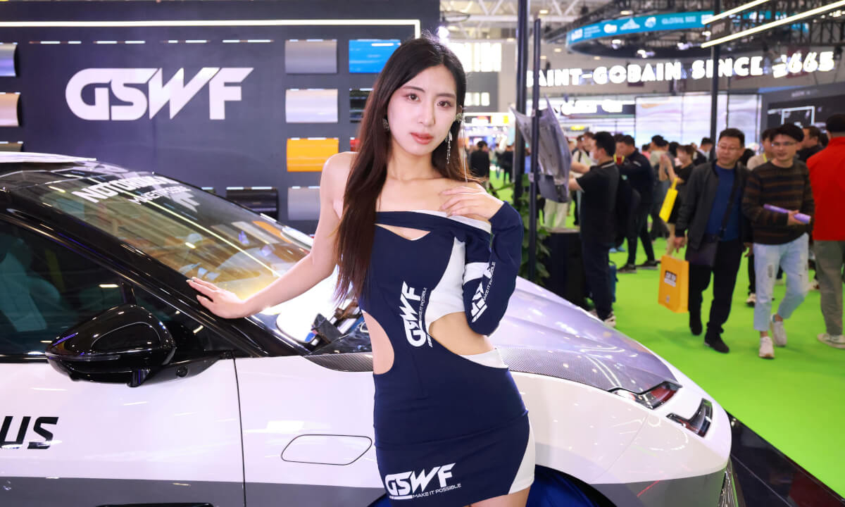 Models at the Shenzhen Modified Car Show | DeoVR
