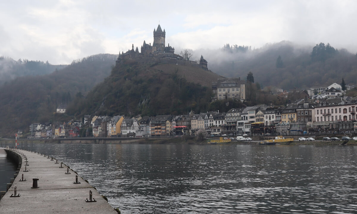 Cochem and Guided Tour of Reichsburg Castle | DeoVR