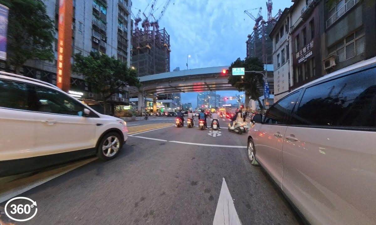 下班騎車 - 台北南京東路至西門町 - Meng Yuan Huang - VR Video | DeoVR
