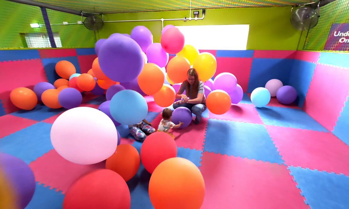 Balloons - Slam Cam - WatcherVR - VR Video | DeoVR