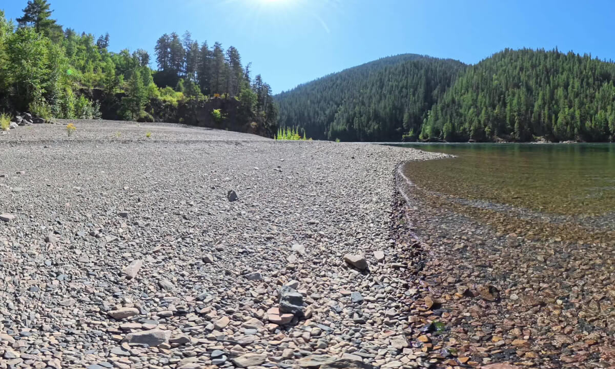 Lapping waves on a Beach (8K, 360) | DeoVR