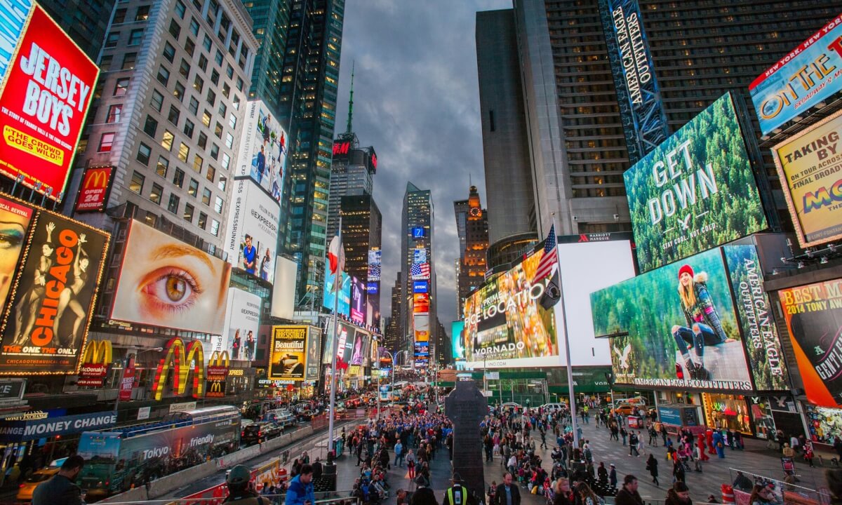 Times Square in 8K 180° VR: A New View Every Minute | DeoVR