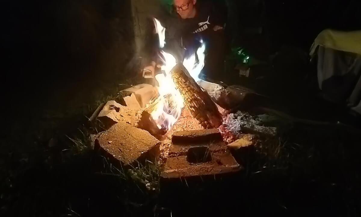 Relaxing 360° Bonfire VR Experience | Cozy Campfire with Friends, ASMR Fire & Immersive Ambiance