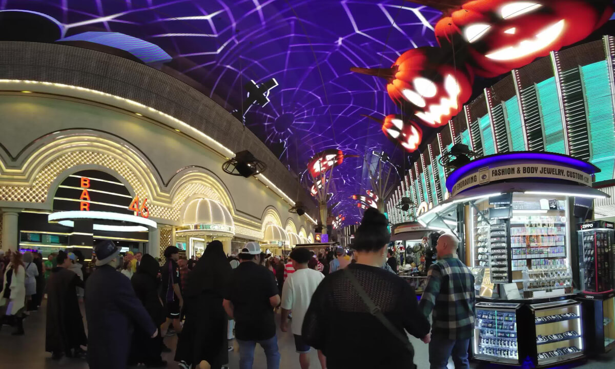 Halloween Las Vegas Walk Part 1 | DeoVR