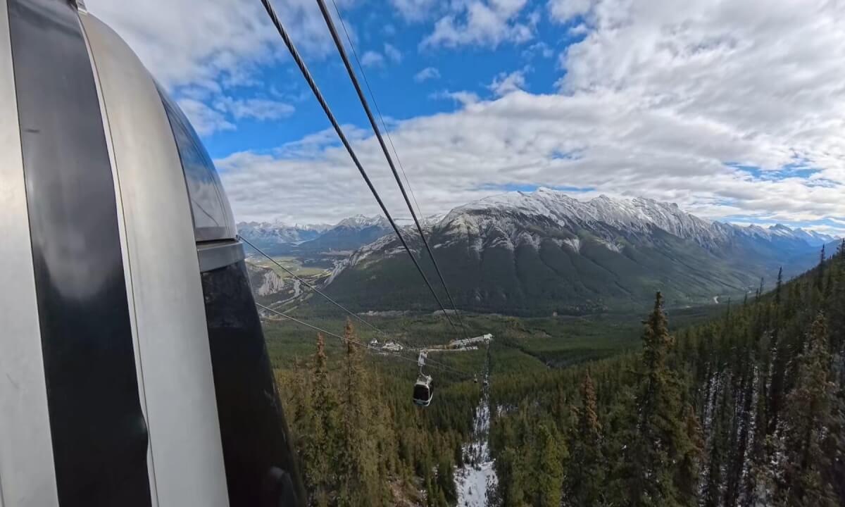 Gondola Ride up Sulphur Mountain in Banff, Alberta (8k, 360)