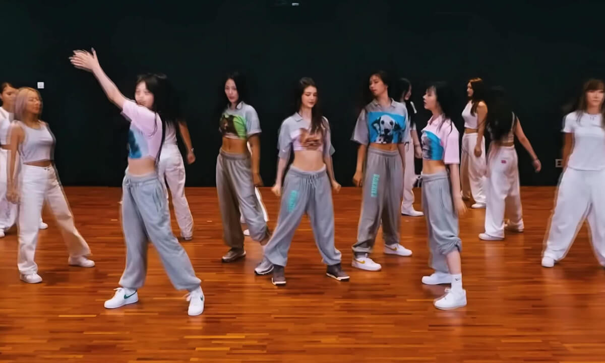 ＂Super Shy＂ ｜ Dance Practice - Rock3D - VR Video | DeoVR